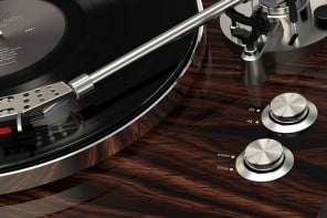 Akai Pro BT500 Bluetooth Turntable | Men's Gear