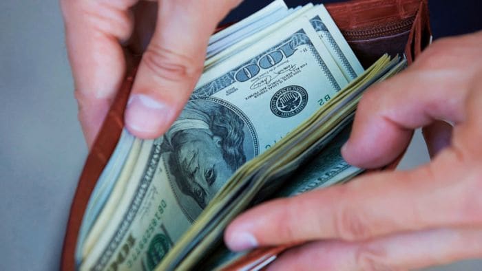 3 Best Benefits Of Owning A Slim Wallet | Men's Gear