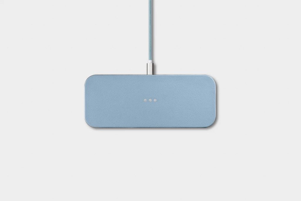 The Courant Catch: 2 Wirelessly Charges Two Devices At The Same Time ...